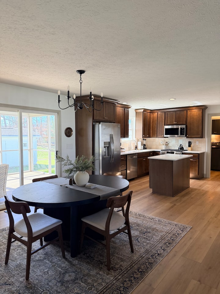 Charming Ranch + Renovated + Convenient Location - West Virginia