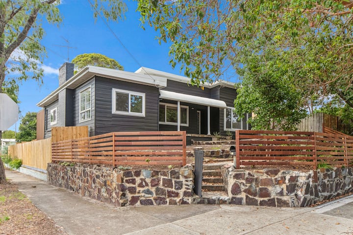 Modern Home In Central Frankston - Frankston