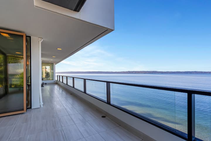 Luxury Beachfront Estate - Burien, WA