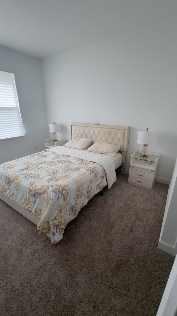 Spacious Private Room - Greenfield, IN