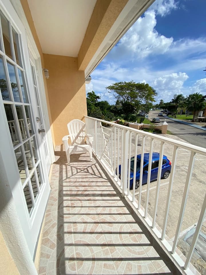 Fabulous 2br 2.5 2 Bath Townhouse With Parking - Cayman Islands