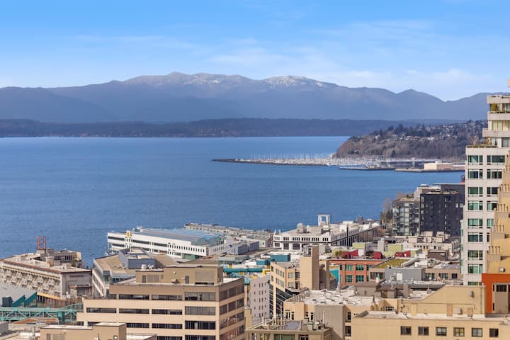 Pike Place Water-view 2-bdr, Pool, Parking - Seattle, WA