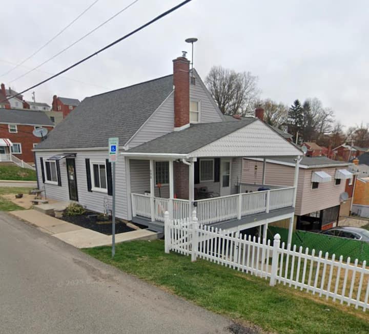 Cute & Cozy Pittsburgh City Home! - Pittsburgh, PA