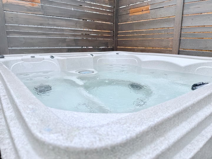 Bright & Cozy Home In Niagara Falls | Free Parking - Niagara Falls