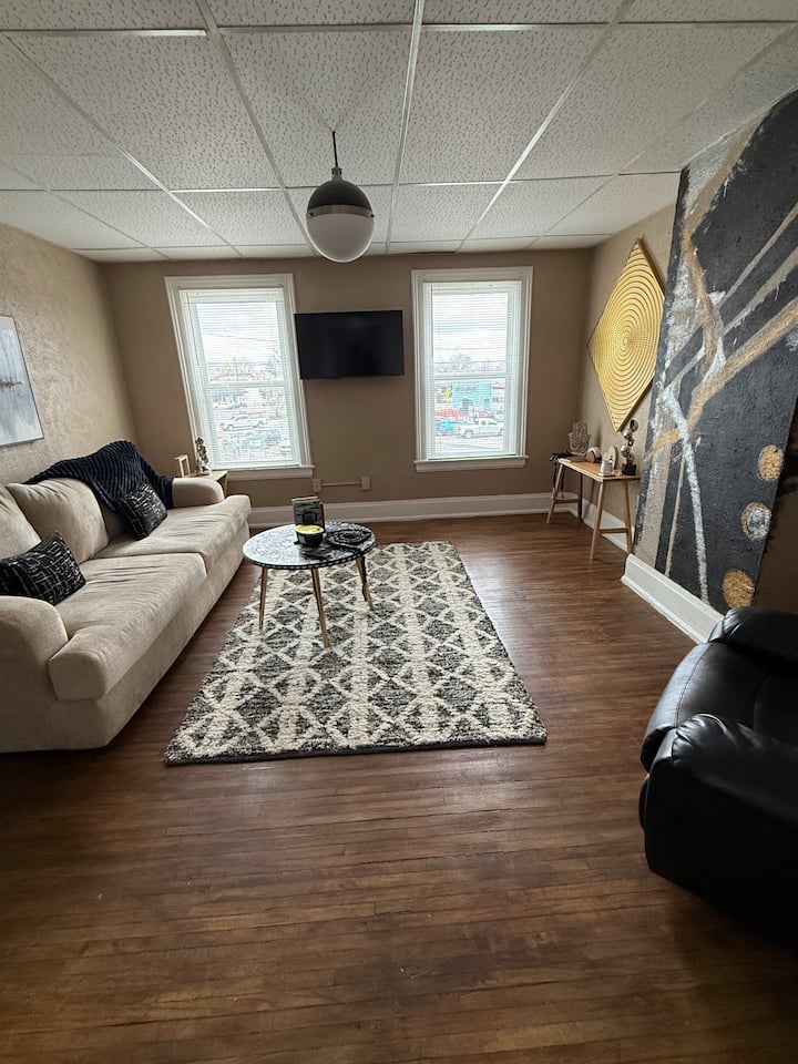 An Inviting Home Nestled In The Heart Of Toledo. - Toledo, OH