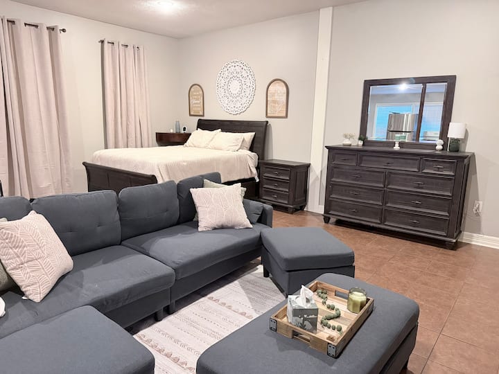 Cozy Guest House - Houston, TX