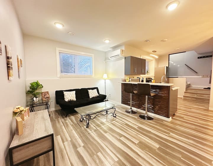 Warm Wood Suite - Saskatoon