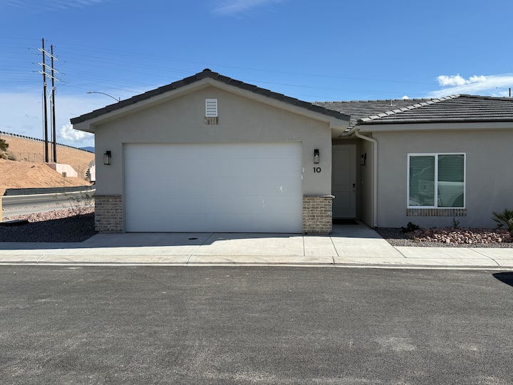 Silverwood Townhome—brand New—easy I-15 Access - Mesquite, NV