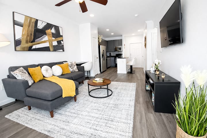 The Downtown Experience|king Bed+walk To Bars&eats - United States