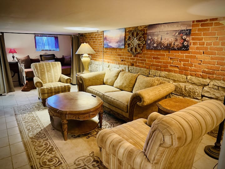 Basement Apartment Historic Wolf Manner - Farm - Portage, IN