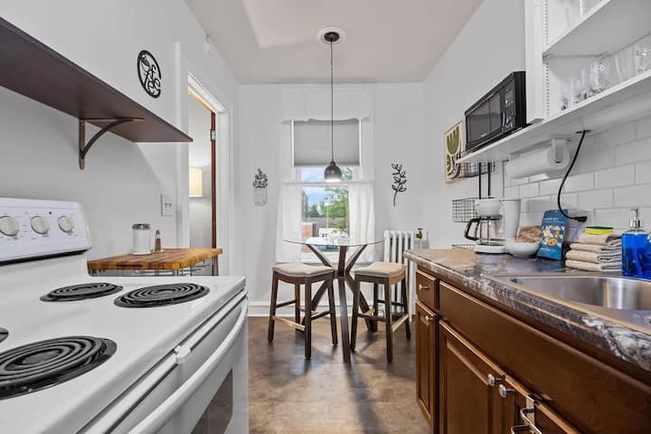 *Unit 204 Ore Line: Downtown Retreat, Studio - Two Harbors, MN