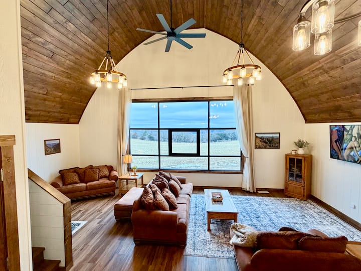Glenwood Loft
A New Renovation For Relaxation. - Decorah, IA