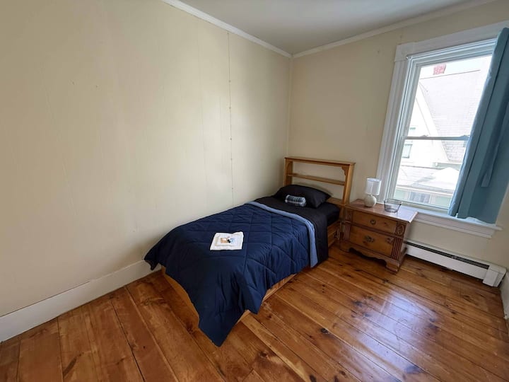 Private Room #1 In Northwest Manchester, Nh - Manchester, NH