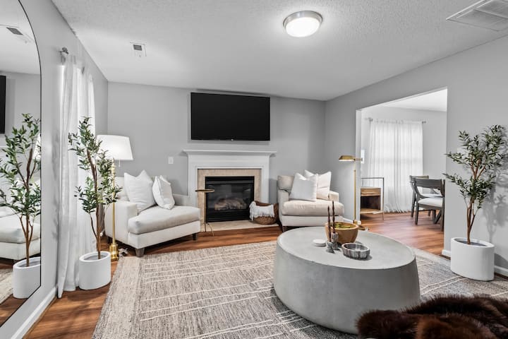 Lux | Cozy&stylish | Master Suite | Family Frndly! - Winston-Salem, NC