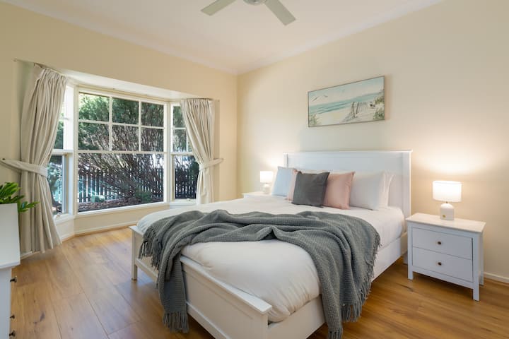 Victoria House - 3br, Bbq & Sunroom - Adelaide