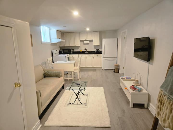 Private Entrance Basement Suite - Pickering