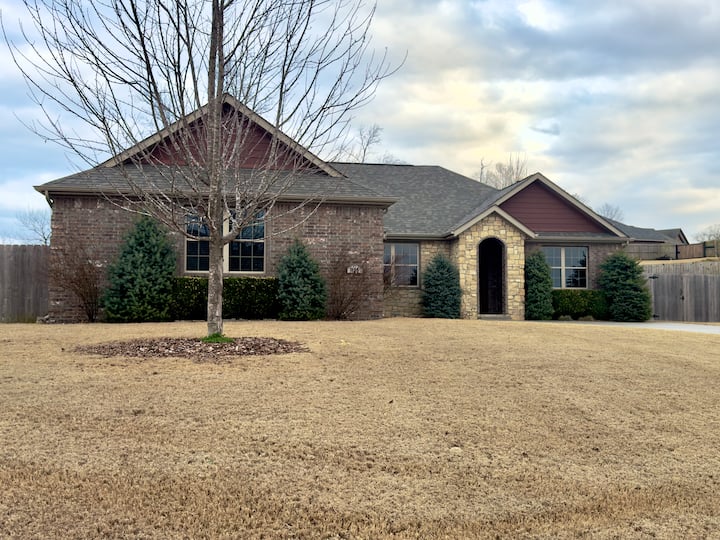 New To Market. Fabulous Location In Nwa! - Lowell, AR