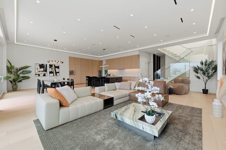 Luxury 4br West Van Home W/ Private Pool - Grouse Mountain