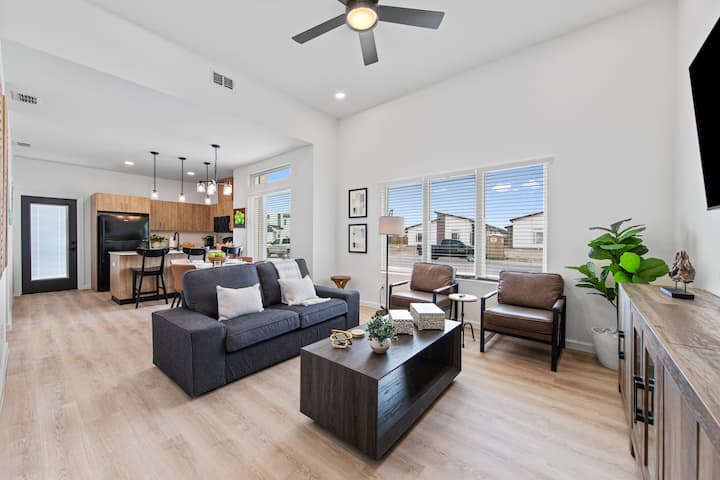 Stylish 2br Condo In Brownsville New & Comfortable - La Paloma, TX