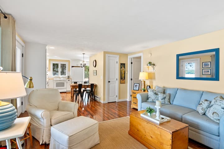 Cottage On Lake Leelanau - Suttons Bay, MI
