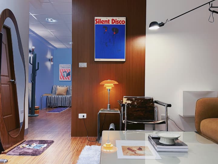 Retro Blue Design Apartment
龍山寺/西門町 - Taipei