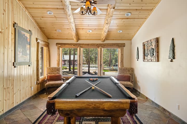 Family Cabin, 2 Game Rooms, Basketball Court, Spa - Big Bear Lake, CA