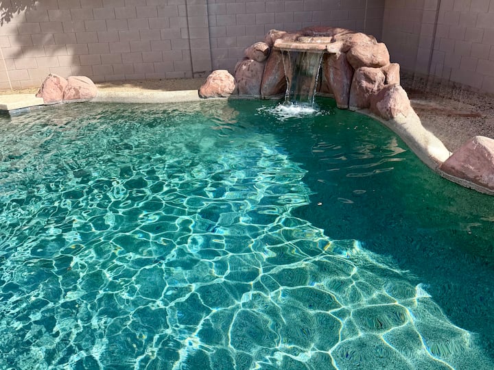 Private Pool Oasis • 4br Home • Sleeps 10 • Peoria - Glendale, AZ