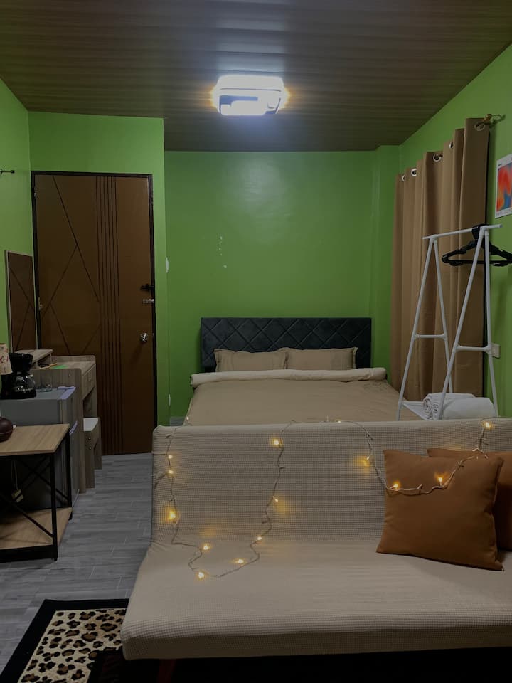 Snuggle Suite - Compostela