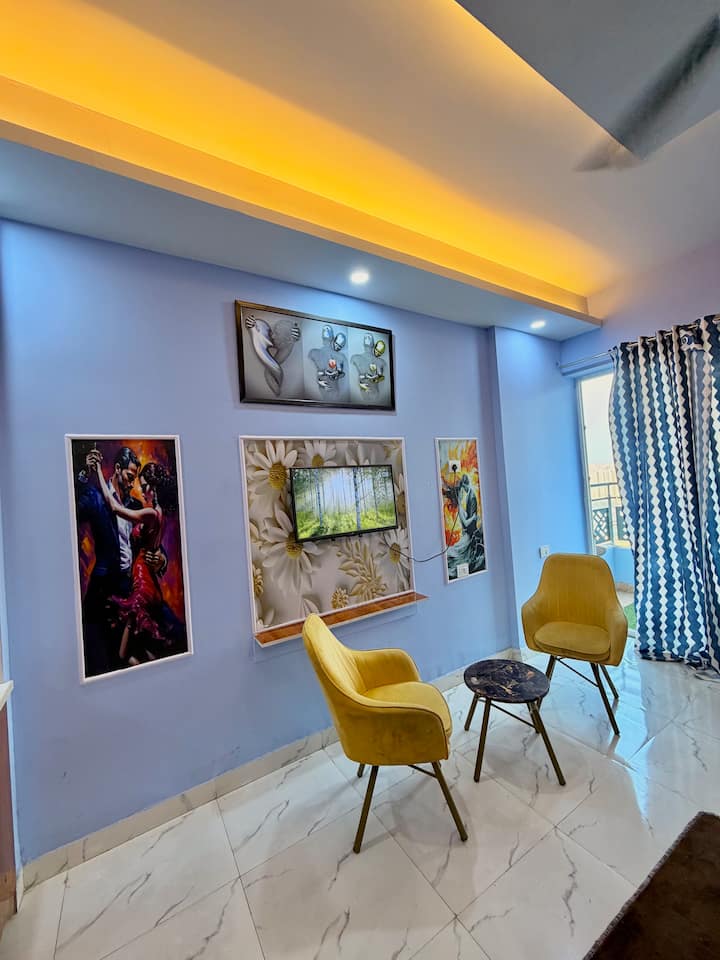 Omstay Offer You 12 Hour A Day At Gaur City Center - Noida