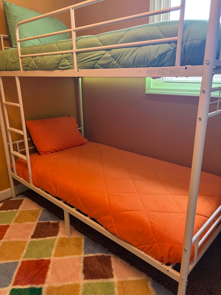 Funky Brothers Bunkhouse - Waynesville, MO