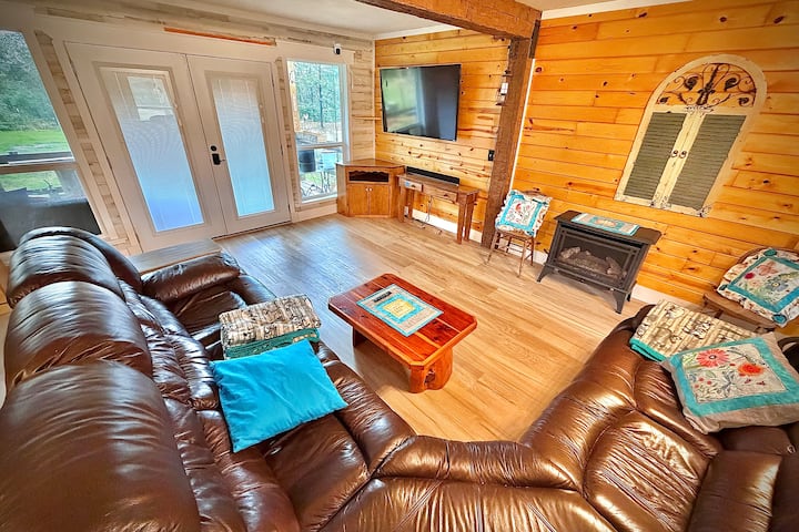 Private 4-acre Retreat. Hot Tub. Pond. Fast Wifi - State park, Fairfield