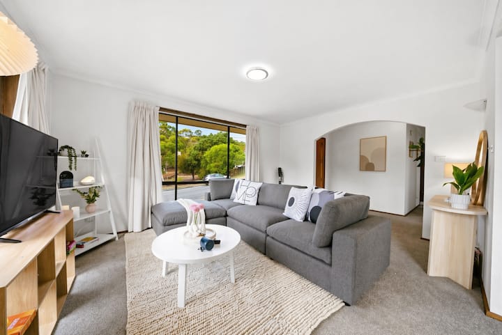 Family Home W Spa Near Hobart Airport - 호바트