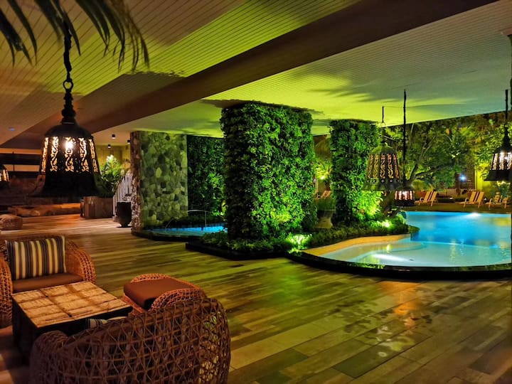 The Riviera Jomtien 中天里维拉，奢华海景公寓 - Pattaya City
