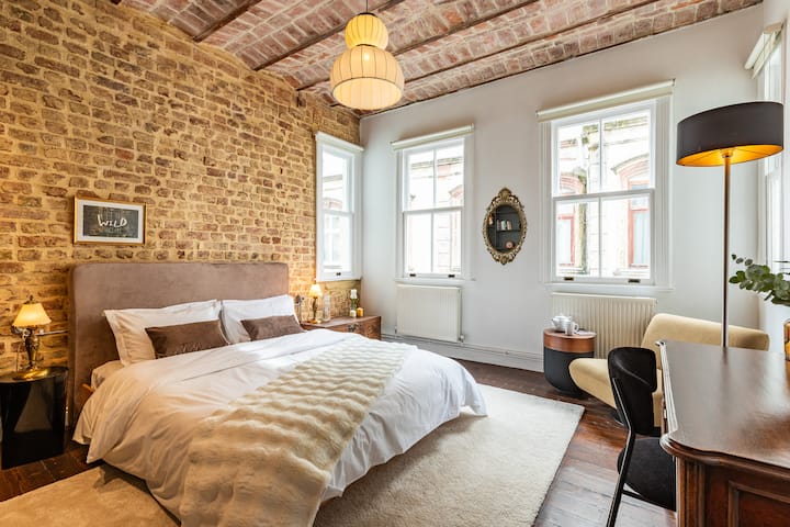 Stylish Galata Apartment With Roof Terrace Access - Beyoğlu