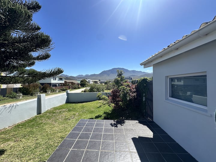 Pringle Bay Escape - Beach, Braai & Blissful Break - Pringle Bay
