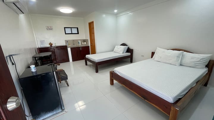 Family With Own Sink, Good For 3 Pax With Bathroom - Medellin