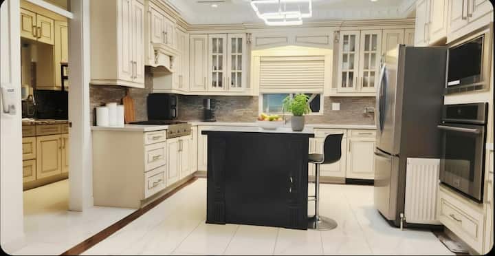 6 Bedrooms • 8 Beds •20 Mins Yvr & Downtown - Vancouver