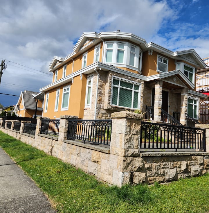 Large 6br / Sleep 12 / Free Front Street Parking - Richmond, BC, Canada