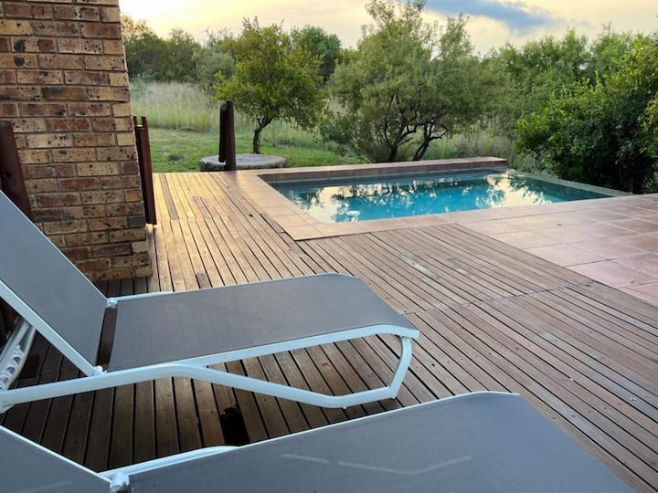 Shasha Lodge With 4 Bedrooms, Pool And Hot Tub - Bela-Bela