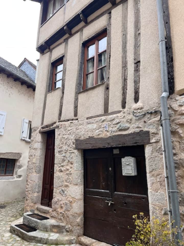 Petite Maison De Village Atypique Sur 3 Niveaux - Lac de Maury