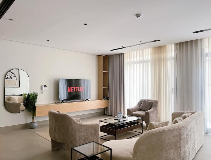 Super Luxury 3 - Riyadh King Khalid Airport (RUH)