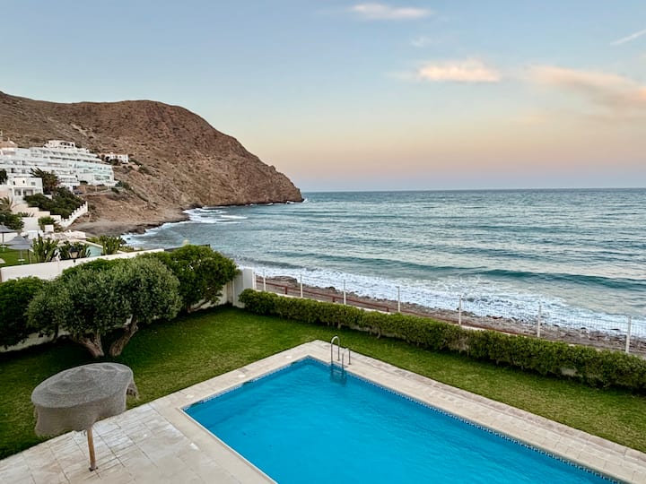 Casa Delfin. Beachfront Penthouse - Carboneras