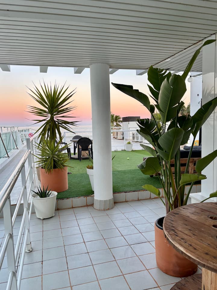 Casa Delfin. Beachfront Penthouse - Carboneras