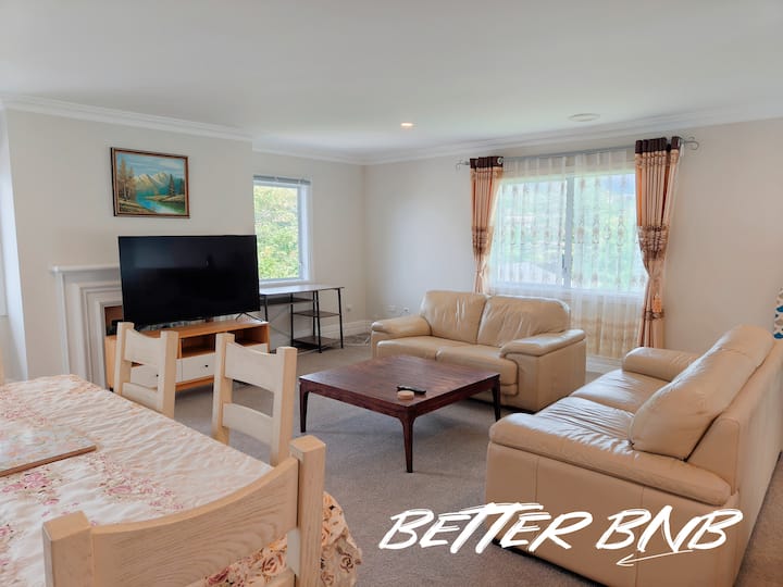 Botanic Garden Retreat | 3 Ensuites - Wellington