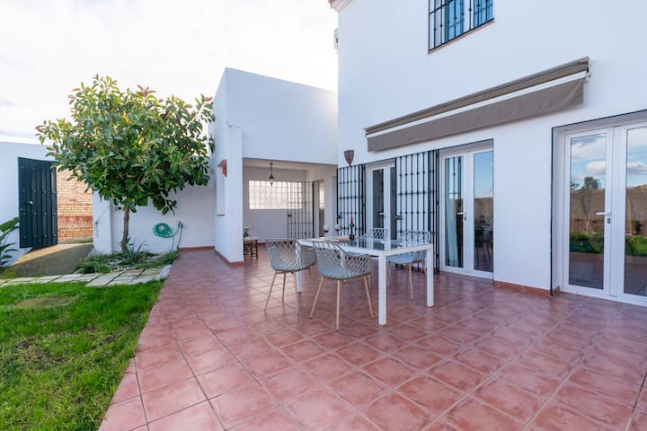 Tu Escapada En Gerena: Jardín Y Luz - 赫雷納