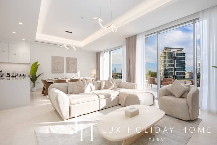 Lux | The District One Lagoon View Townhouse - Dubai