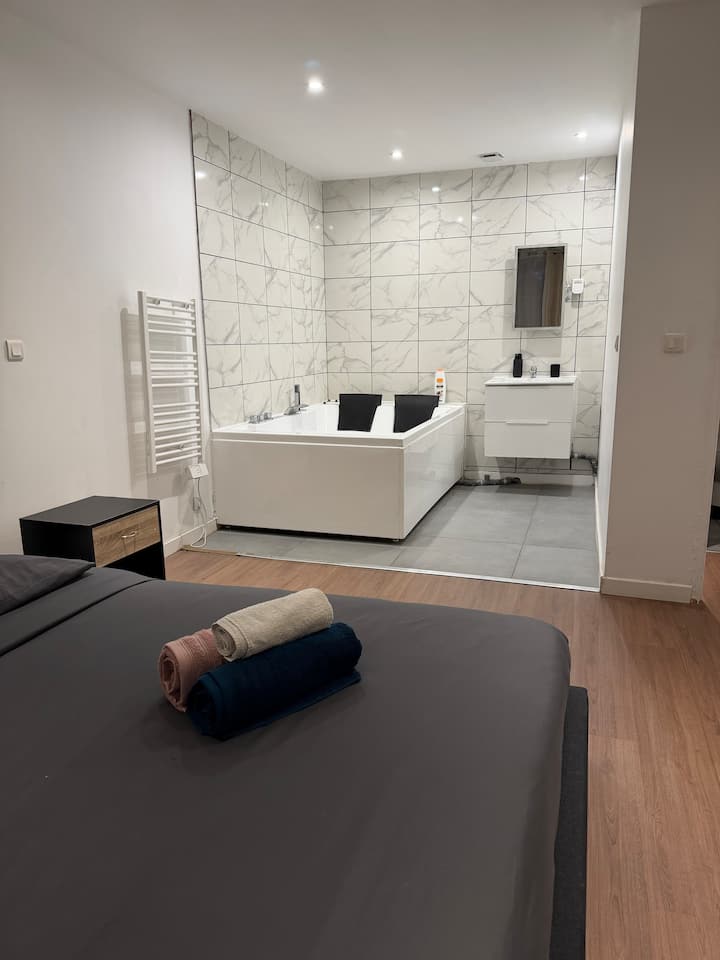 Cosy Appartement Avec Jacuzzi Privé - Meaux