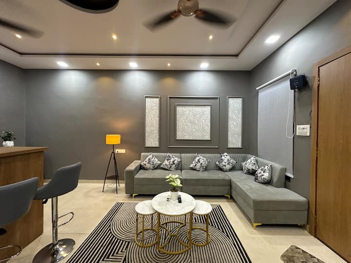 Fully Furnished 2bhk With Garden| Heart Of City - Indore