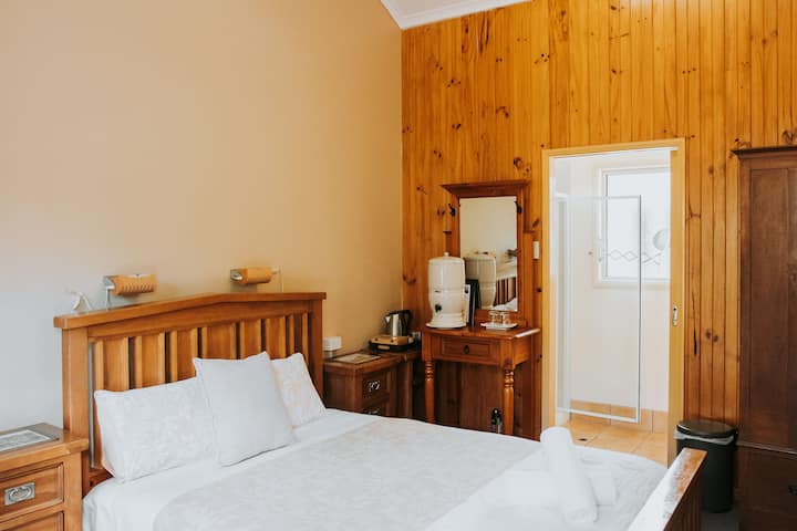 Orchard Room At Glass House Mountains Ecolodge - Queensland