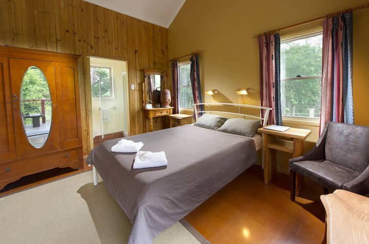 Orchard Room At Glass House Mountains Ecolodge - Queensland